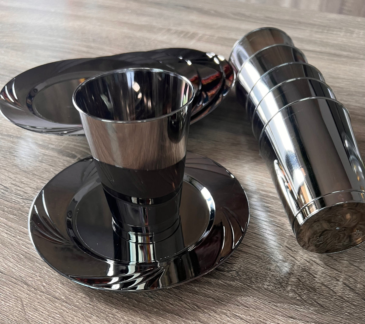 Plates and Cups – Partylocks